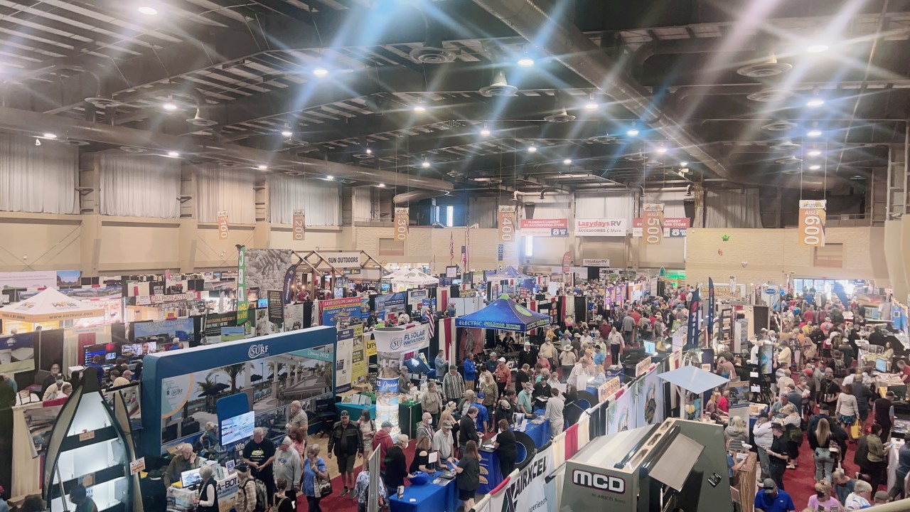 EXCLUSIVE: 2022 Florida RV SuperShow Sets Opening Day Record - RV News