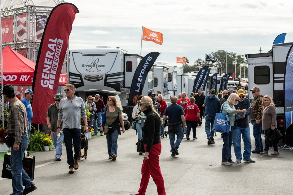 Travel Trailers Take the Florida RV SuperShow Spotlight - RV News