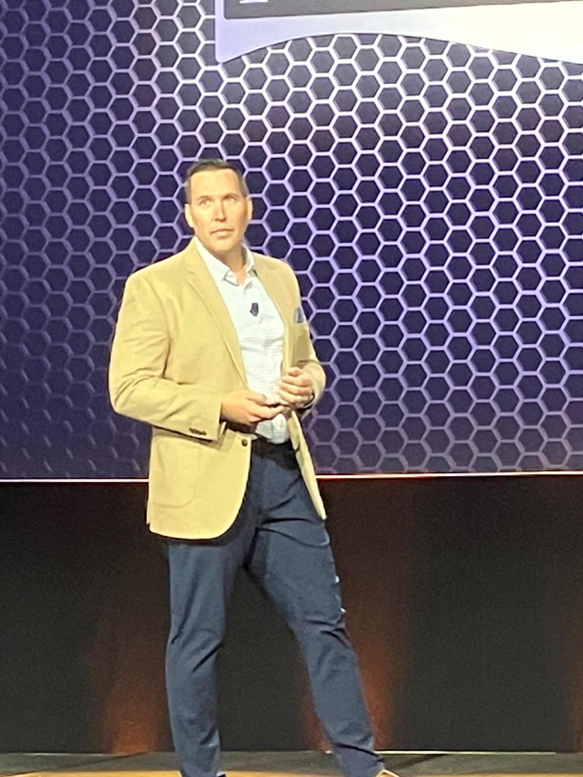 Newmar Promises Market Leadership to Dealer Body - RV News